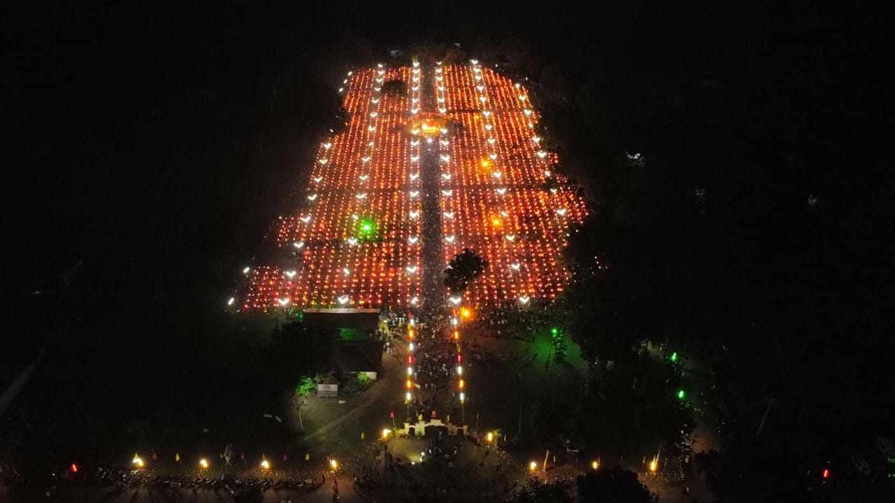 Thousands across Mullaitivu commemorate Maaveerar Naal | Tamil Guardian